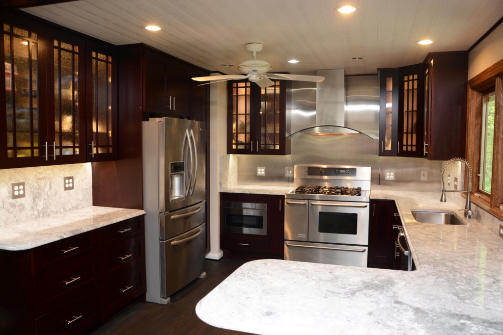 254440 - Cherry/Merlot/Shaker Medium - Brighton Cabinetry