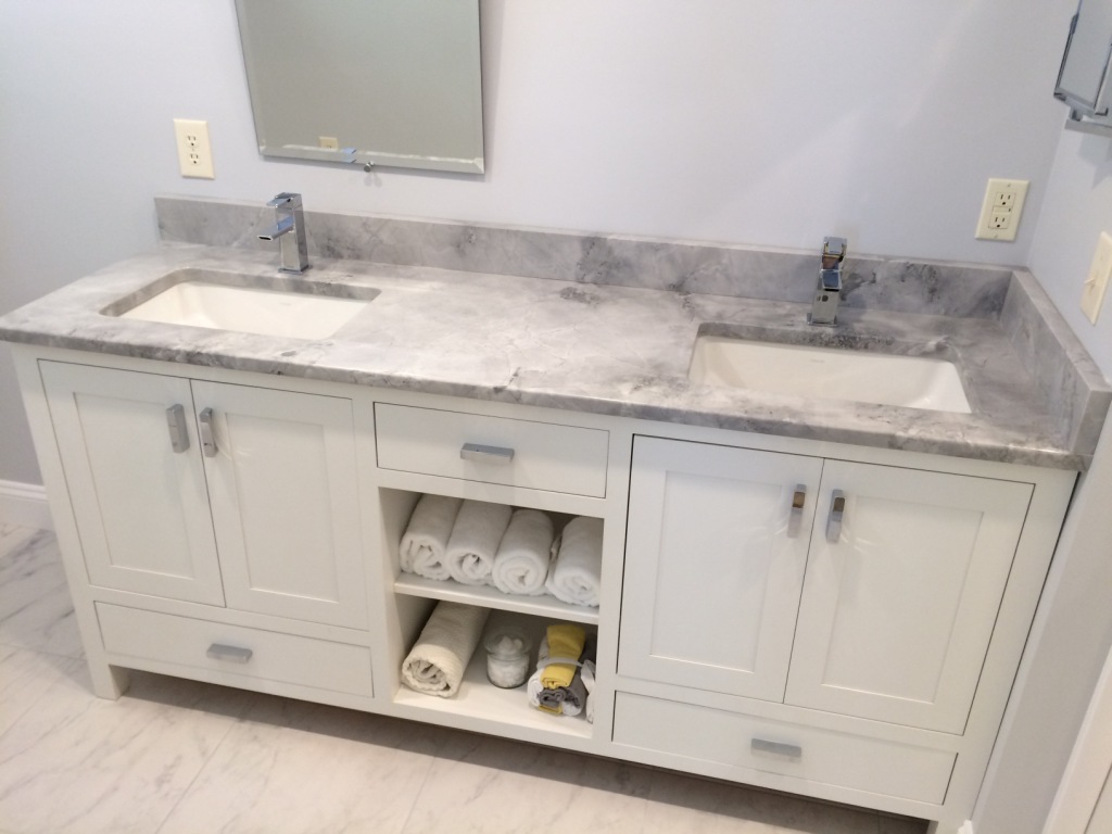 245037 - Maple/Iceberg/Amesbury - Brighton Cabinetry