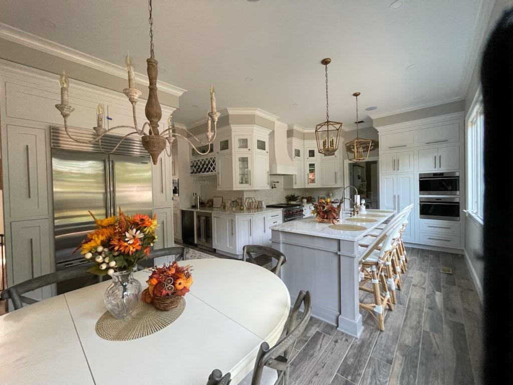 307322-MAPLE/WHITE/HERITAGE - Brighton Cabinetry