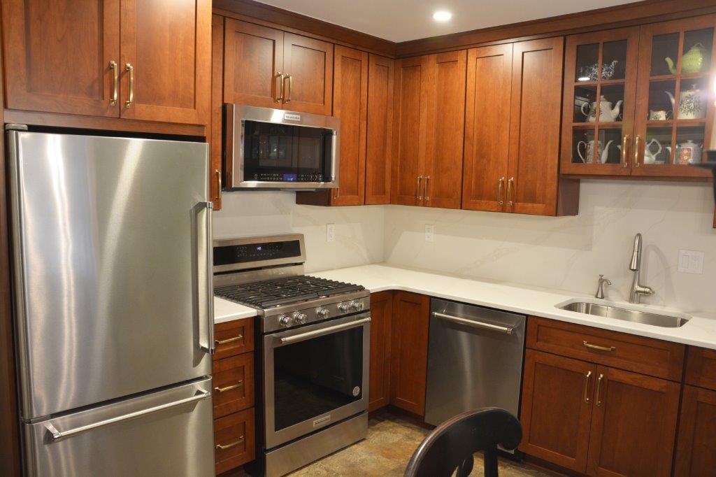 338507-CHERRY/RUSSET/SHAKER - Brighton Cabinetry